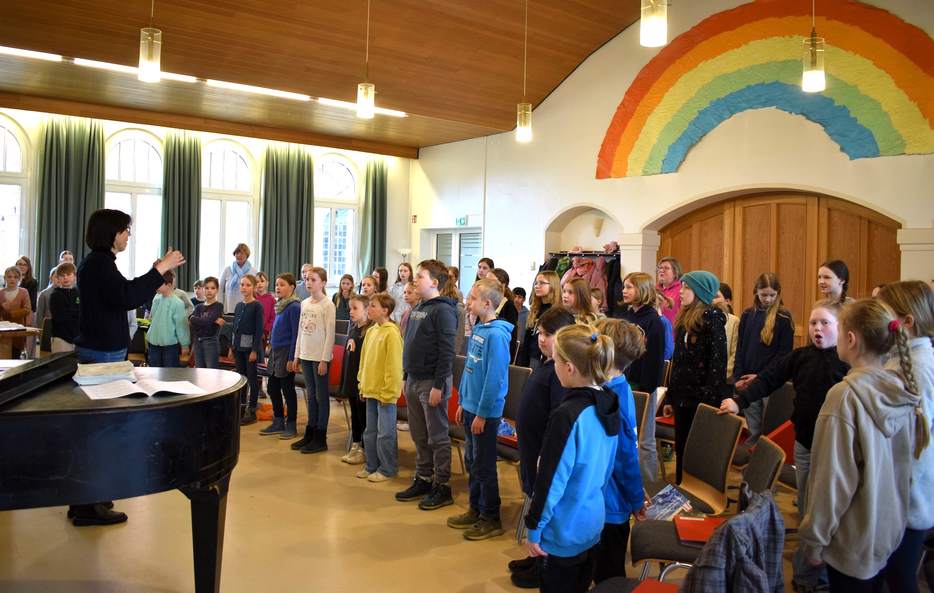 Aus dem Vollen geschöpft: Gleich fünf Kinderchöre proben gemeinsam für die „Musik für die ...